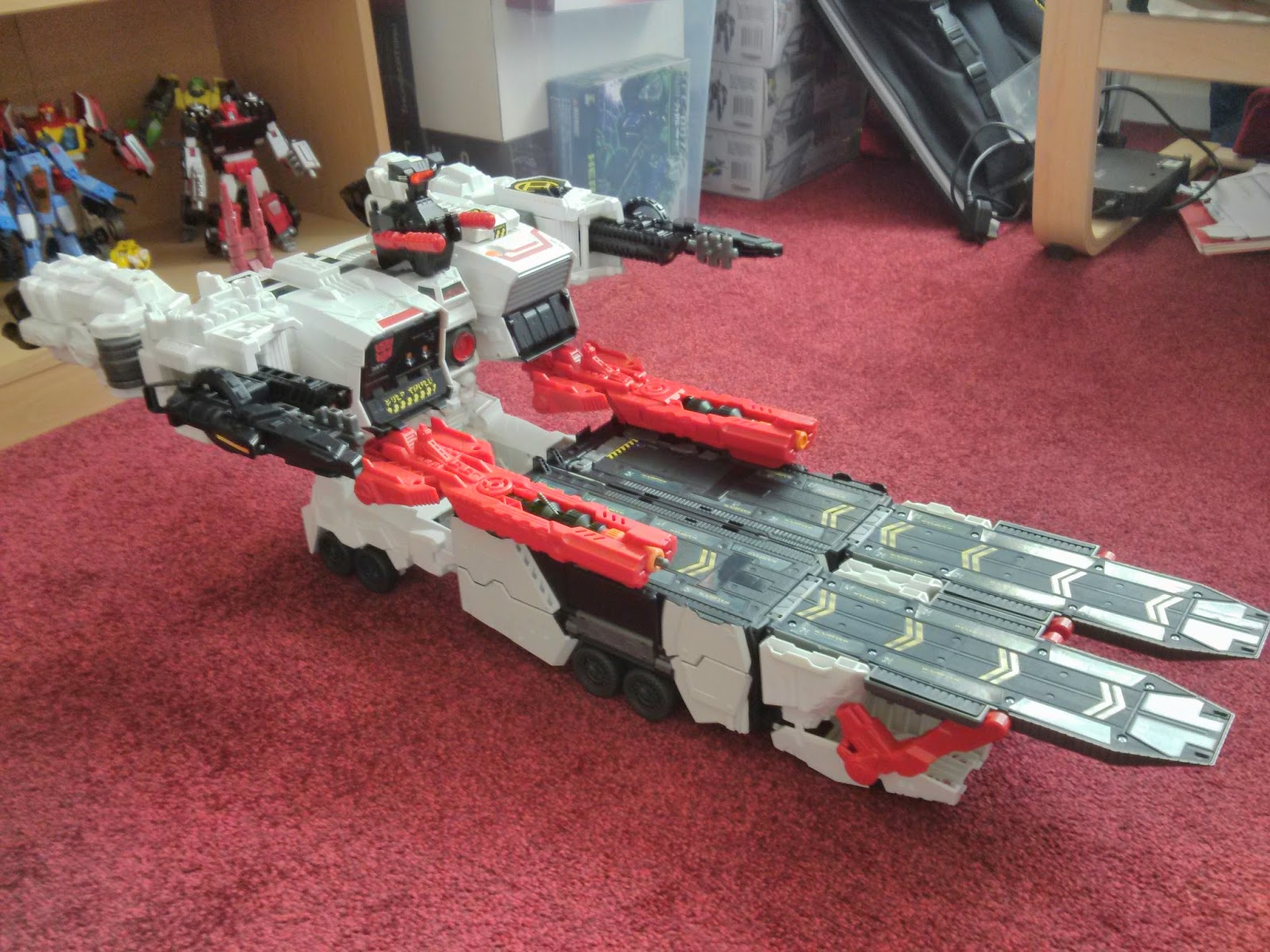 Toybox Soapbox: X2 Toys XT004 Interception Metroplex Gun Review