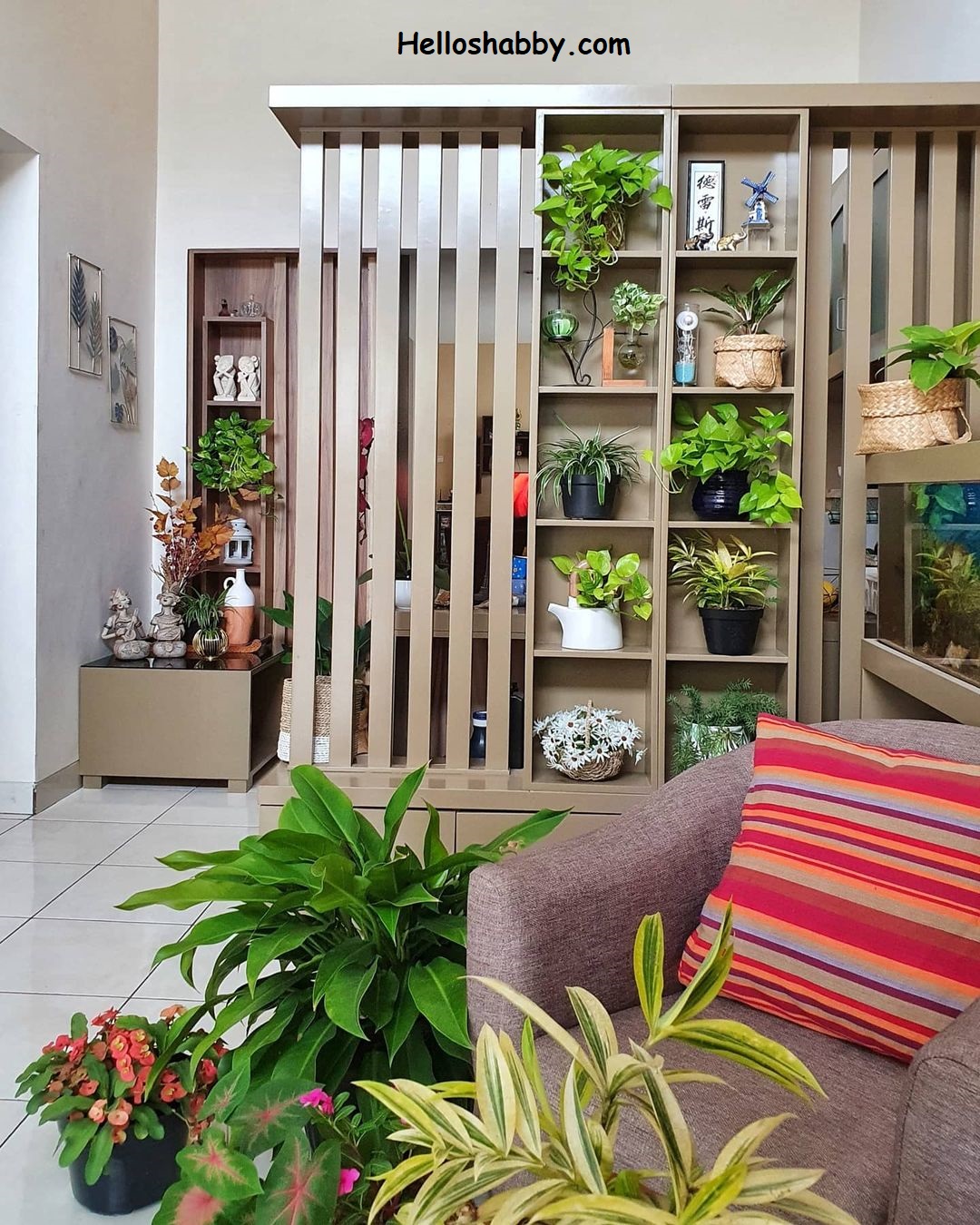 7 Model Rak Bunga Cantik Untuk Memperindah Sudut Ruang Tamu ...