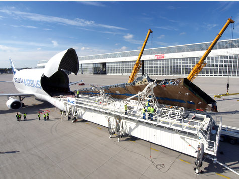 A350 XWB News: Wing for fatigue test lands in Munich in the way to ...