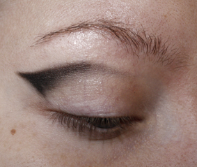 Madam Noire Makeup Studio: Tutorial: Blue and yellow cateye