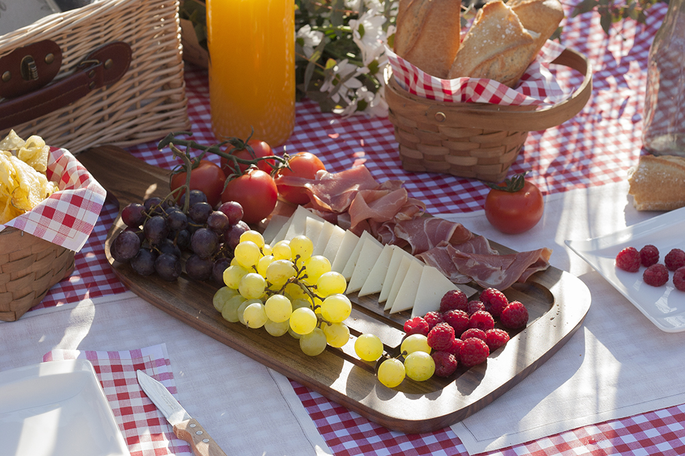 Un picnic en vichy para celebrar la llegada de la primavera