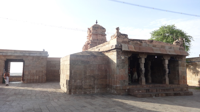 Tamilnadu Tourism: Erumbeeswarar Temple, Thiruverumbur – The Temple