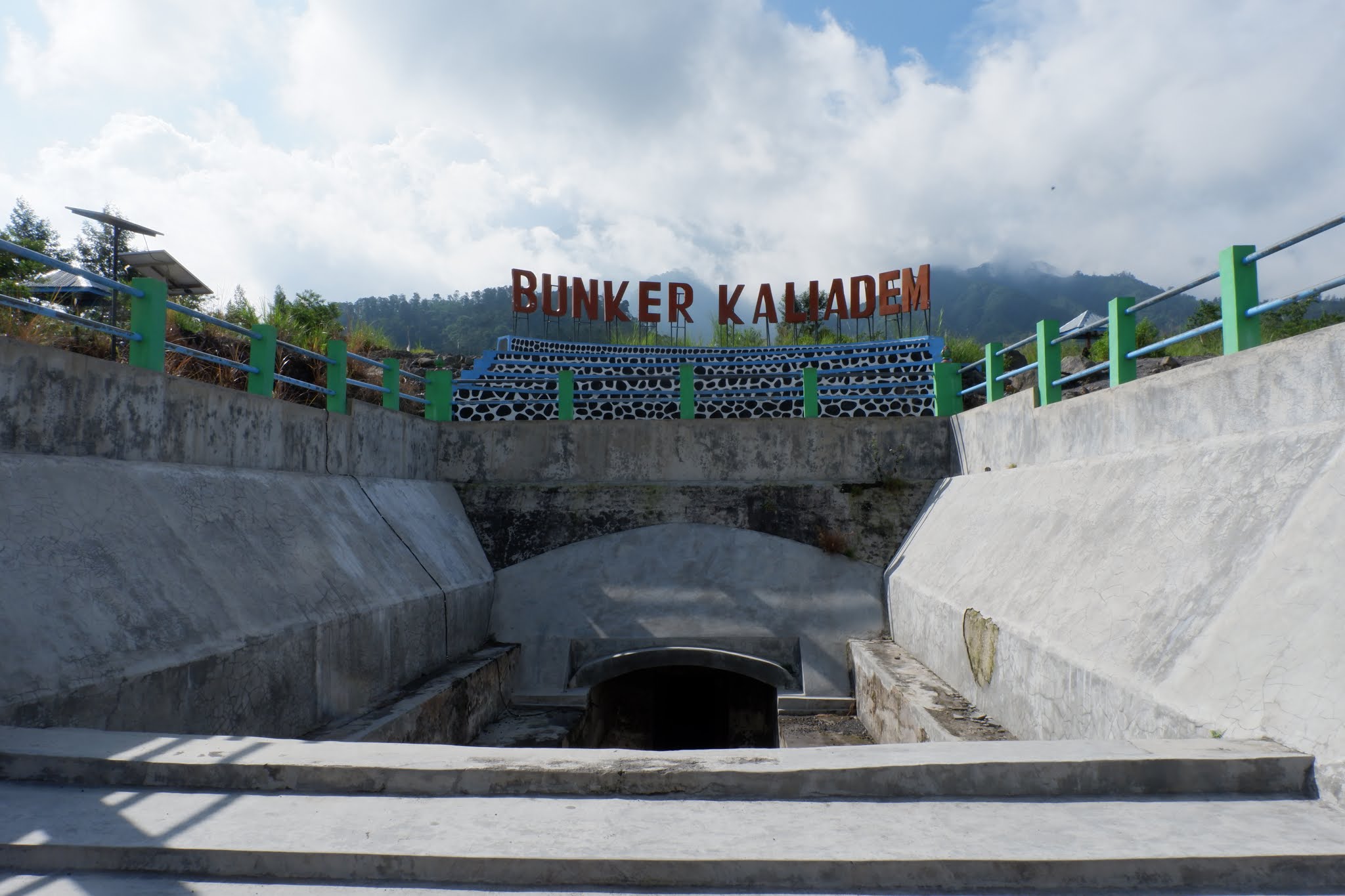 Kali Adem Tempat Berswa Foto di Bawah Gunung Merapi