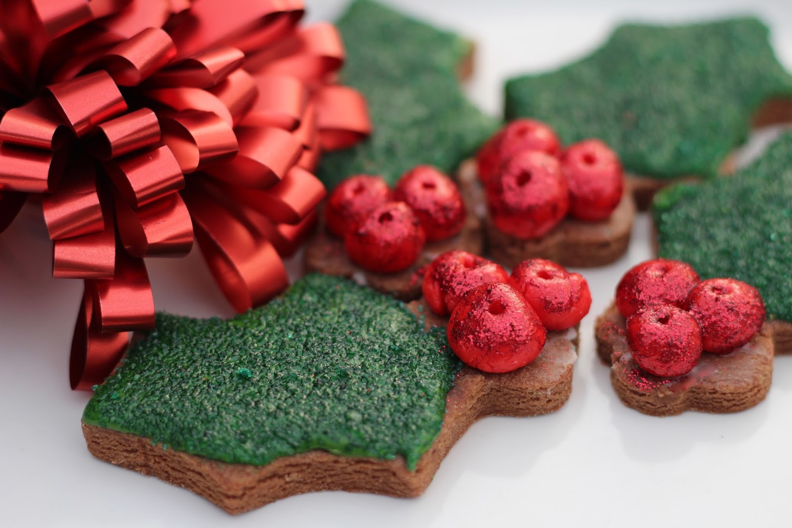 Easy Holly Christmas Cookies – Diary of a Mad Hausfrau