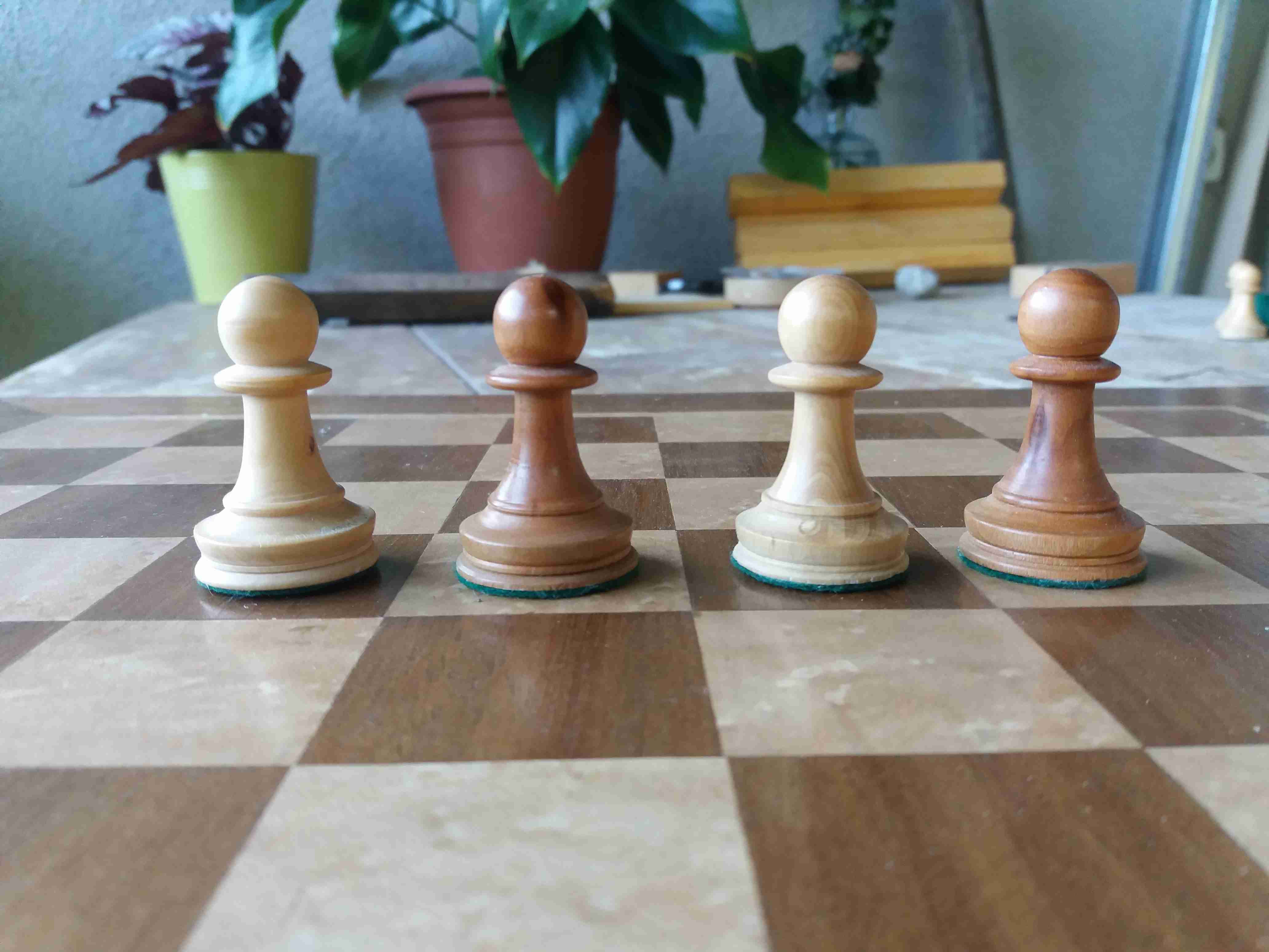 43.- Chessmen: the pawn
