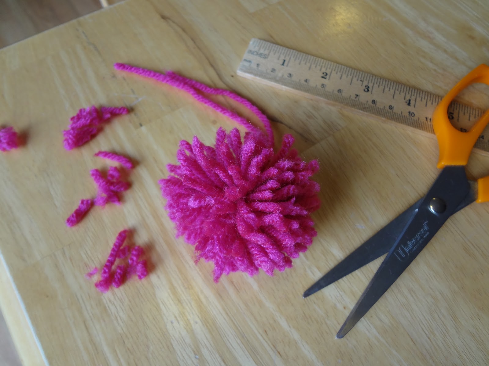 Fiber Flux: From the Stitch Library...How to Make A Pom Pom