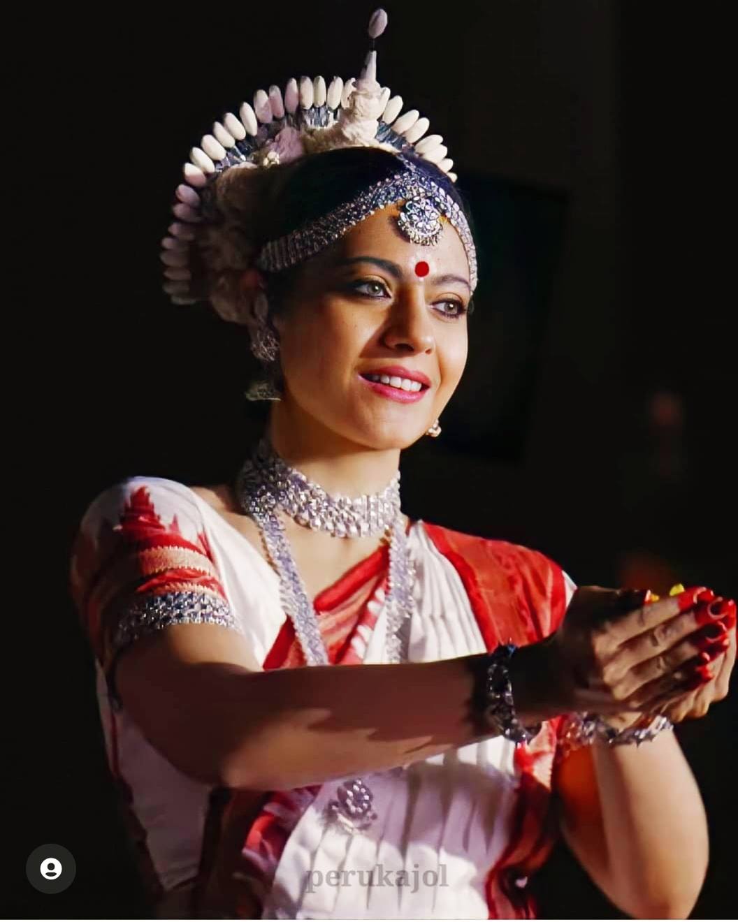 Tribhanga Movie Review - A Tedhi Medhi Crazy Story of Three Generations