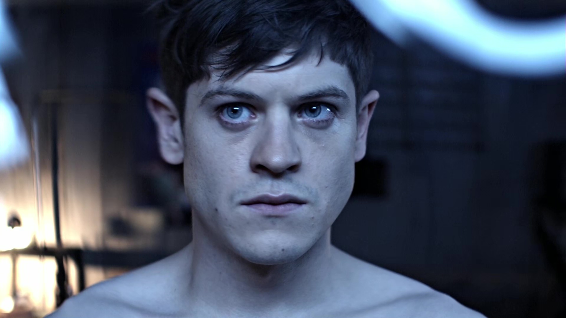 ausCAPS: Iwan Rheon shirtless in Misfits 2-04 "Episode #2.4"