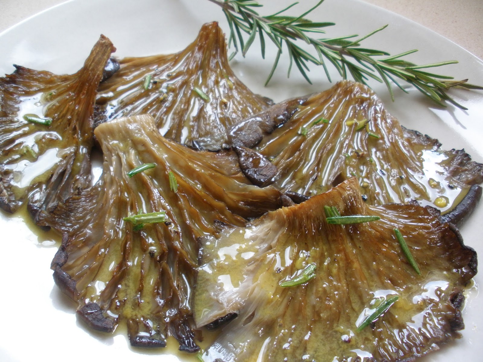Come to cook: Μανιταρια πλευρωτους με δεντρολιβανο