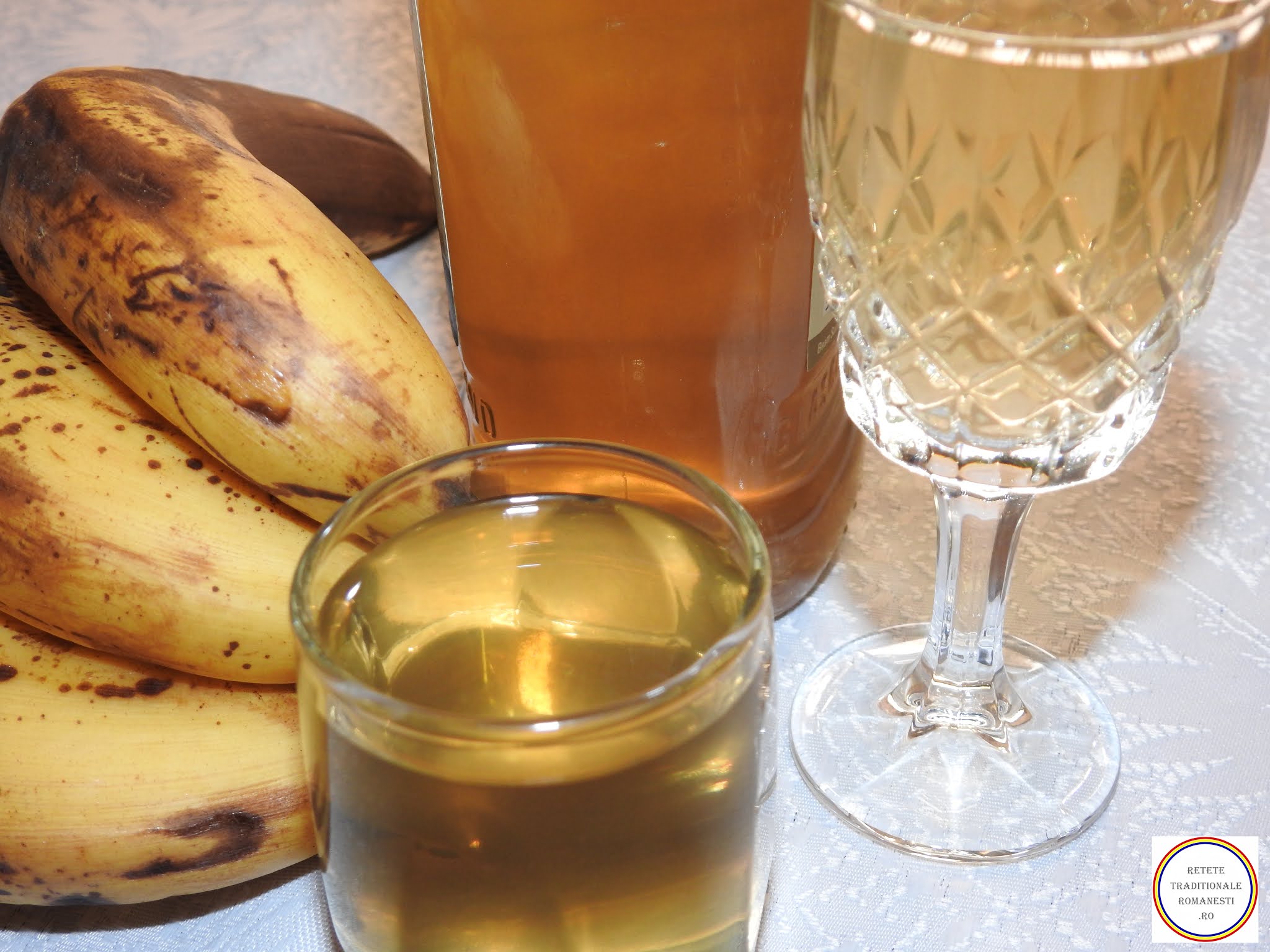 Lichior de banane reteta | Retetetraditionaleromanesti.ro