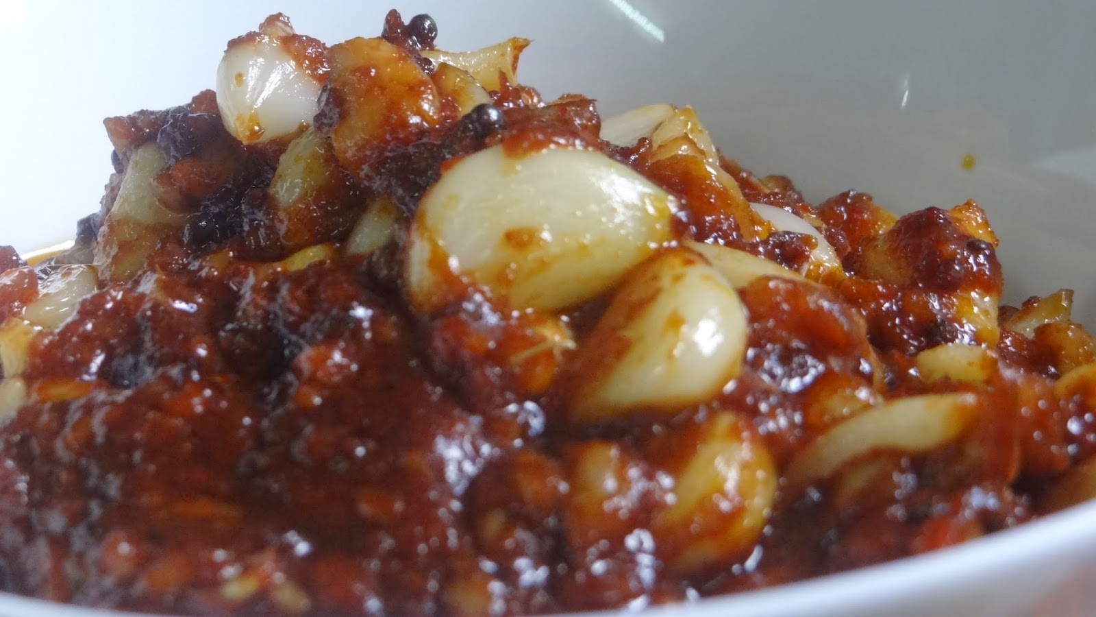 apigeonnapie: Garlic Pickle/Poondu Oorugai