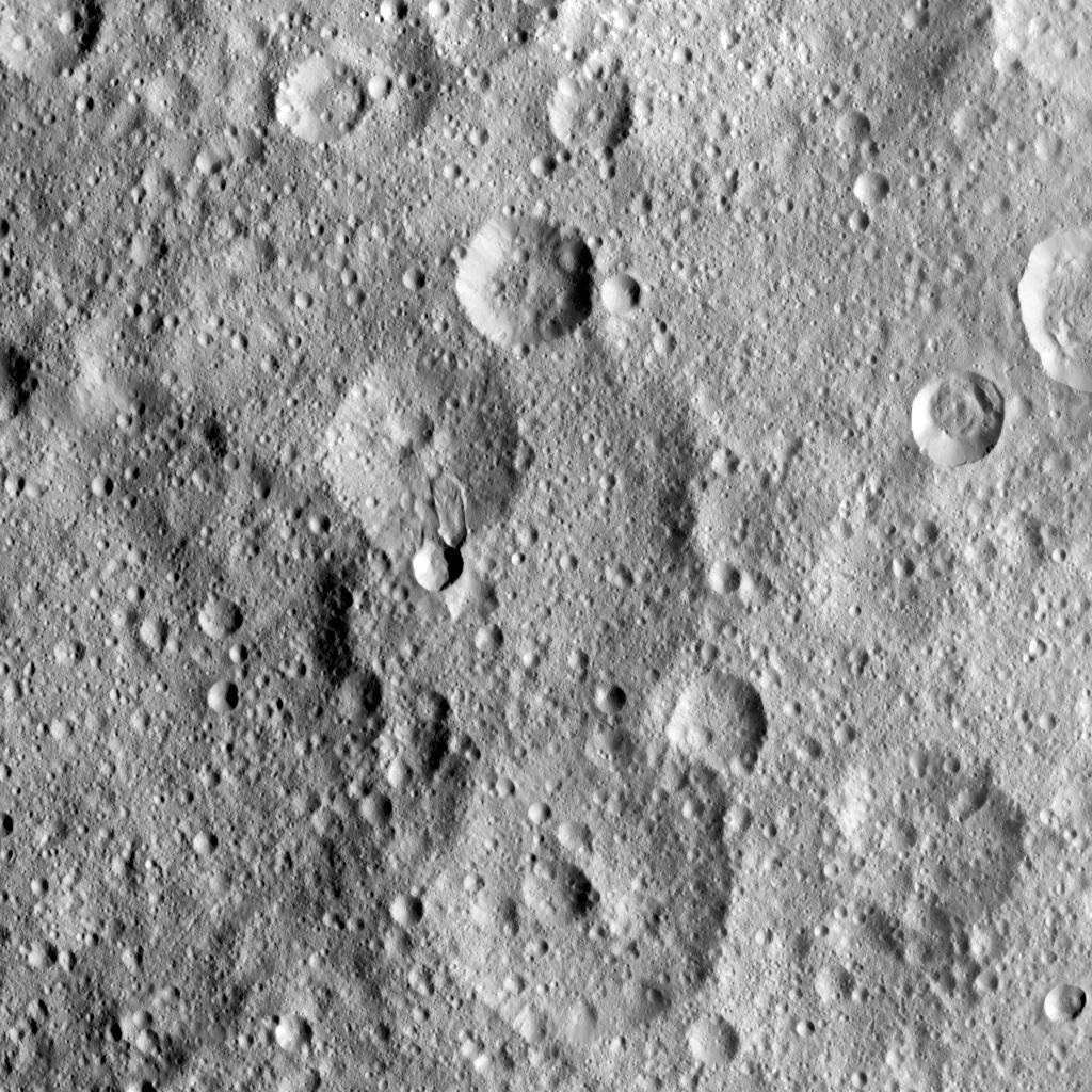 Hakumyi Crater, Ceres | Earth Blog