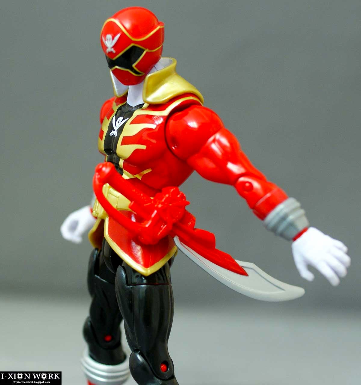 一眼看穿: Power Rangers Super Megaforce - Armored Super Mega Red