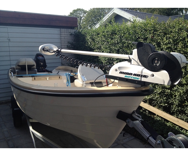 Everything With Teeth: Crescent 410 sælges