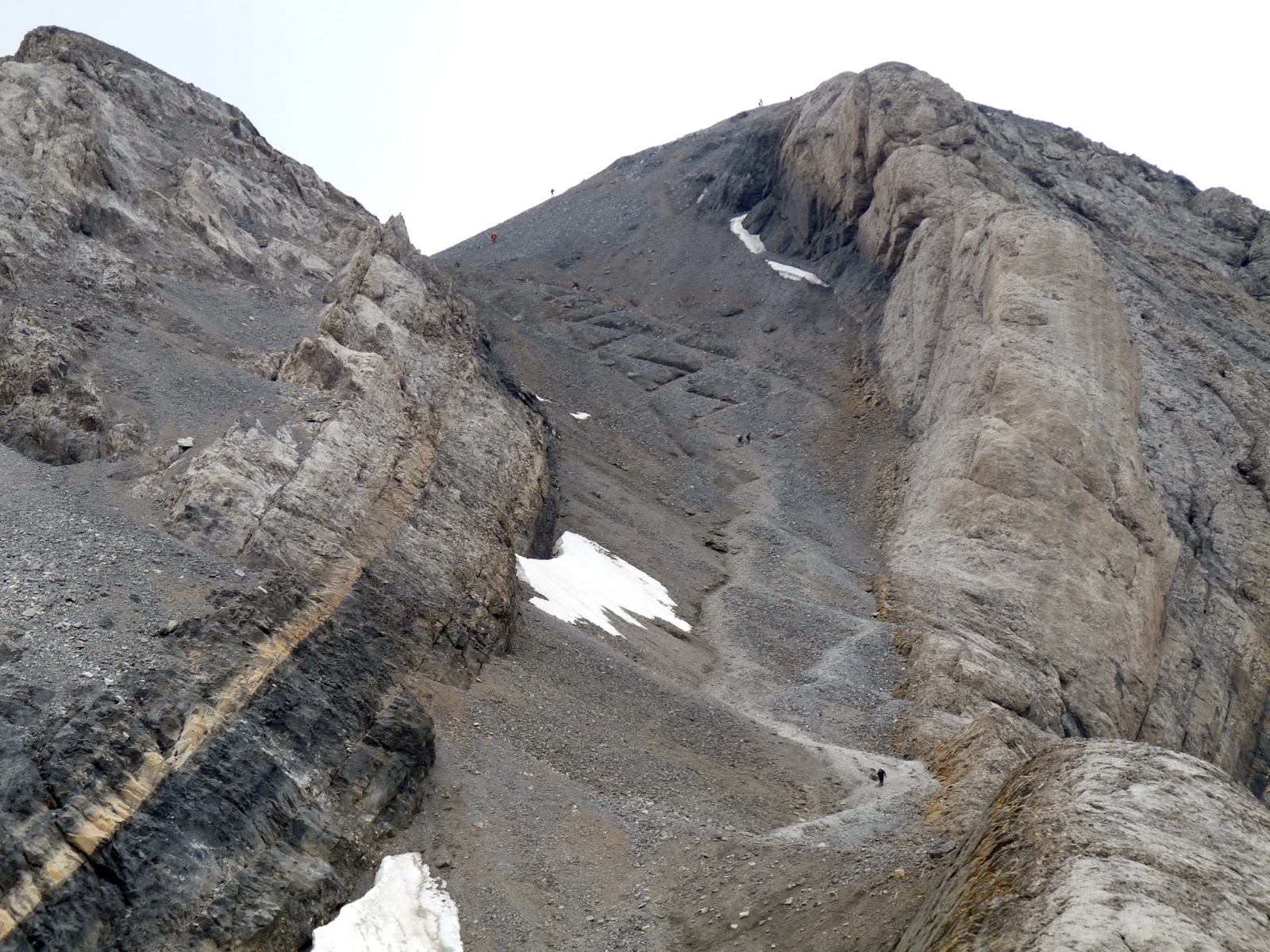 ECHADO AL MONTE: ASCENSIÓN AL MONTE PERDIDO