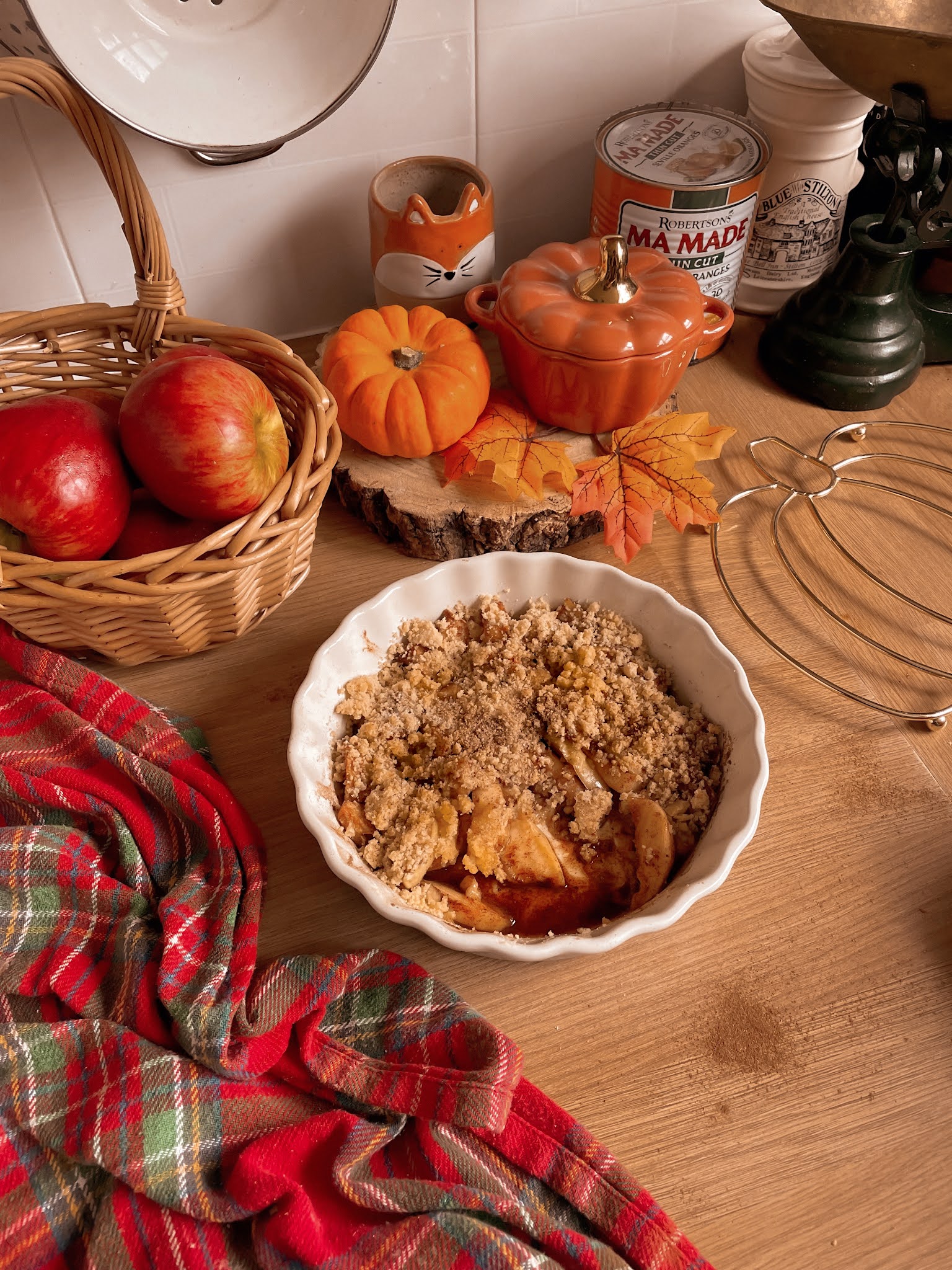 Autumn Apple Picking + Easy Apple Crumble Recipe | Pint Sized Beauty