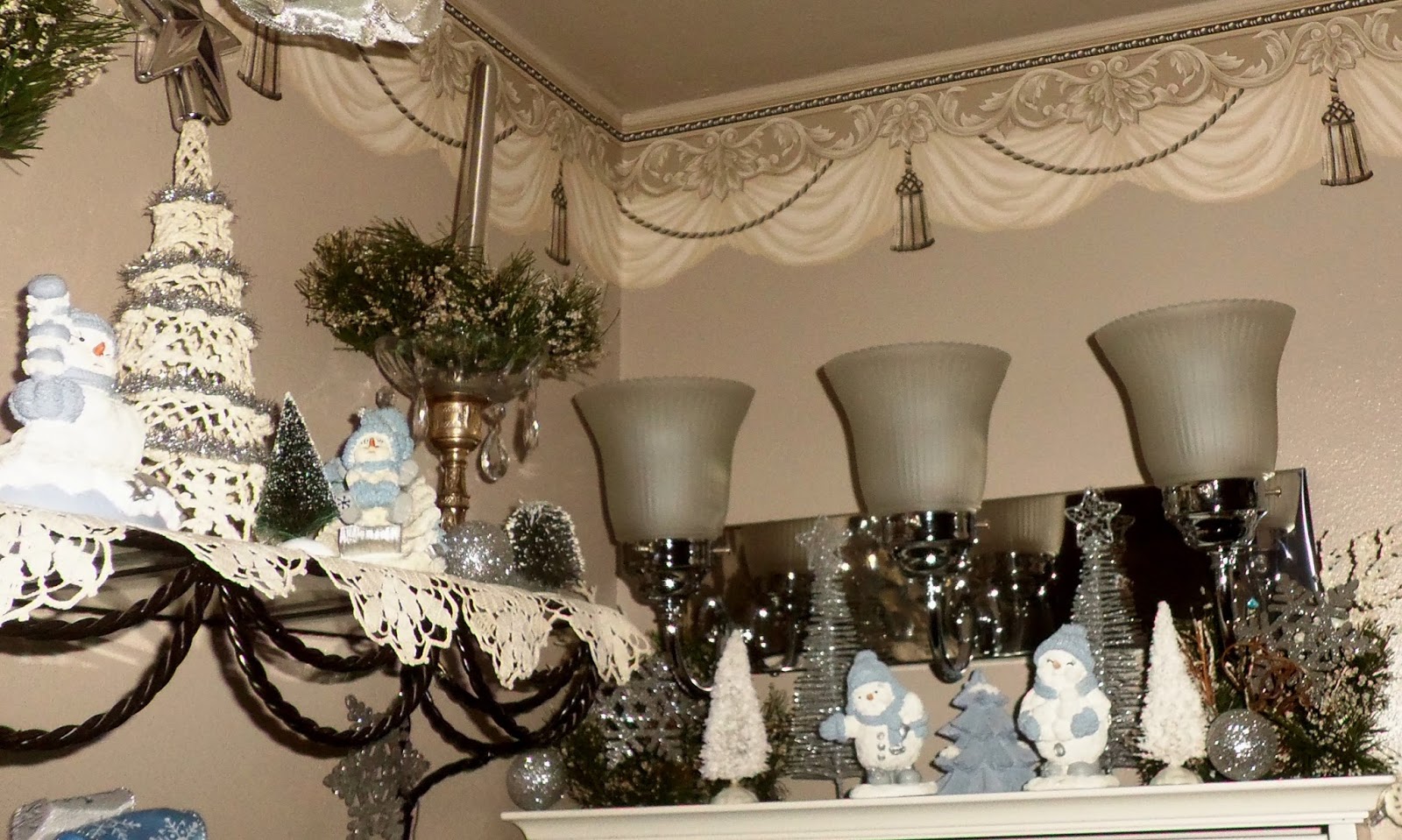 A DEBBIE-DABBLE CHRISTMAS: Christmas in the Powder Room, Christmas Home ...