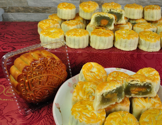 Veronica's Kitchen: Butter Pastry Mini Mooncake -班兰奶油迷你月饼