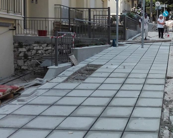 okoytsompolis.gr: Ξεκινά η κατασκευή πεζοδρομίων στην Παπαναστασίου