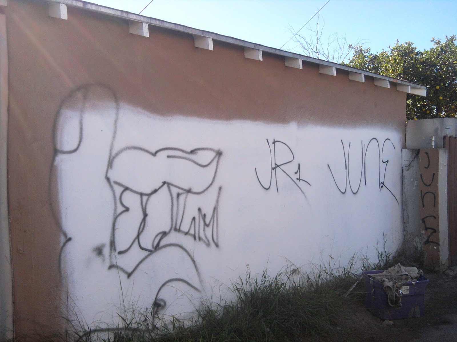 blood gangs graffiti: Elm street piru ( ESP , compton )