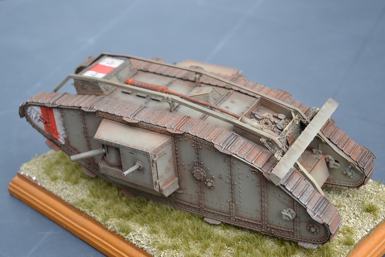 Le char anglais Mark IV "mâle et femelle".