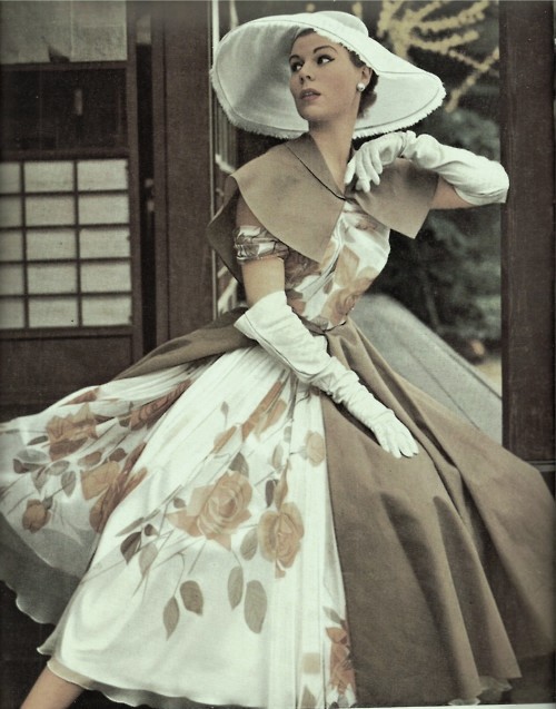 Historia de la Moda y los Tejidos: AÑOS 50: LA DIVISIÓN DE LA MODA