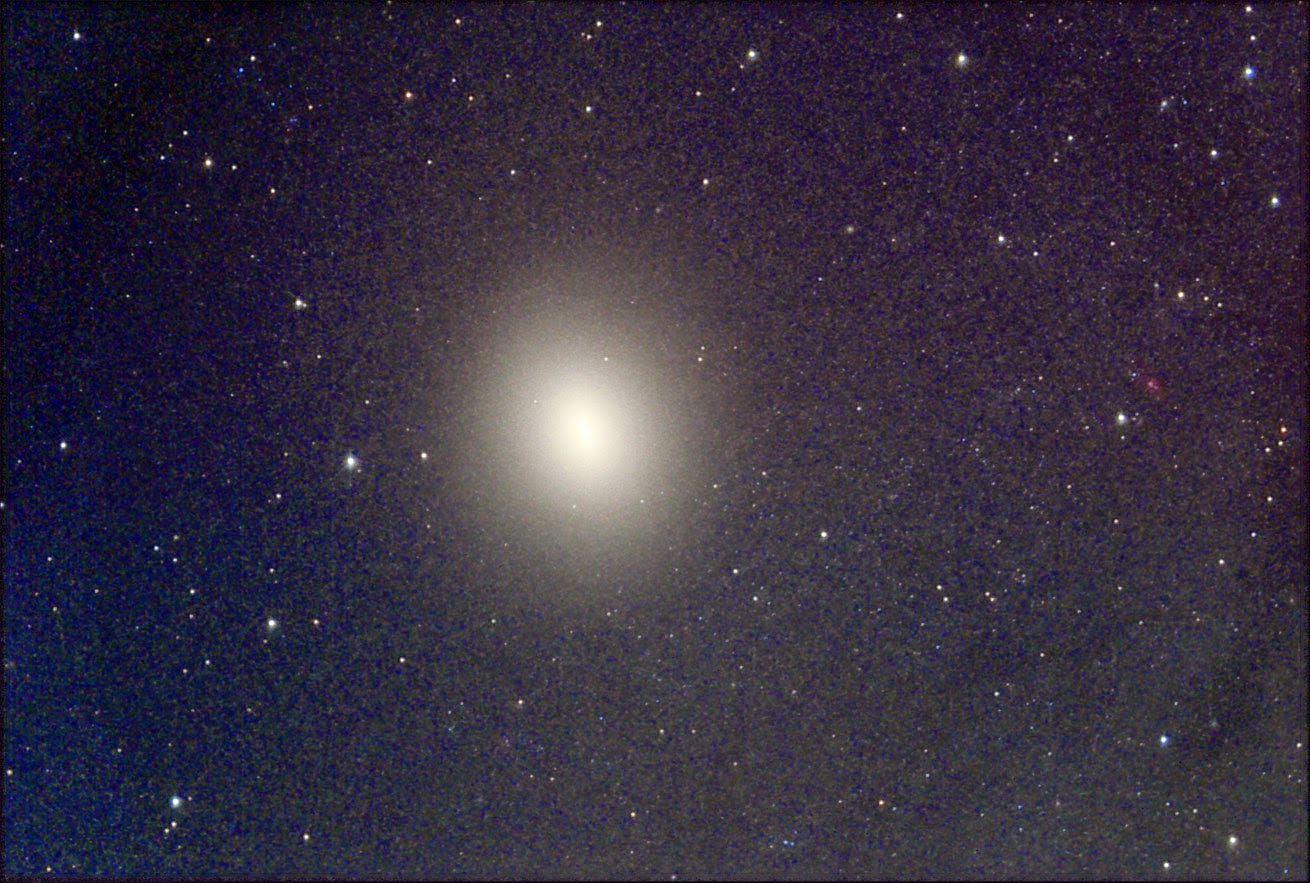 Firmamento Austral: NGC 221 (M32) galaxia elíptica en andromeda