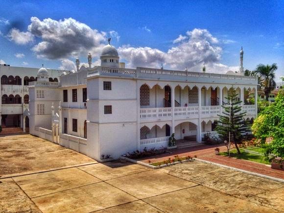 Ahmadiyya Mosques: Ahmadiyya Mosque - Accra Ghana