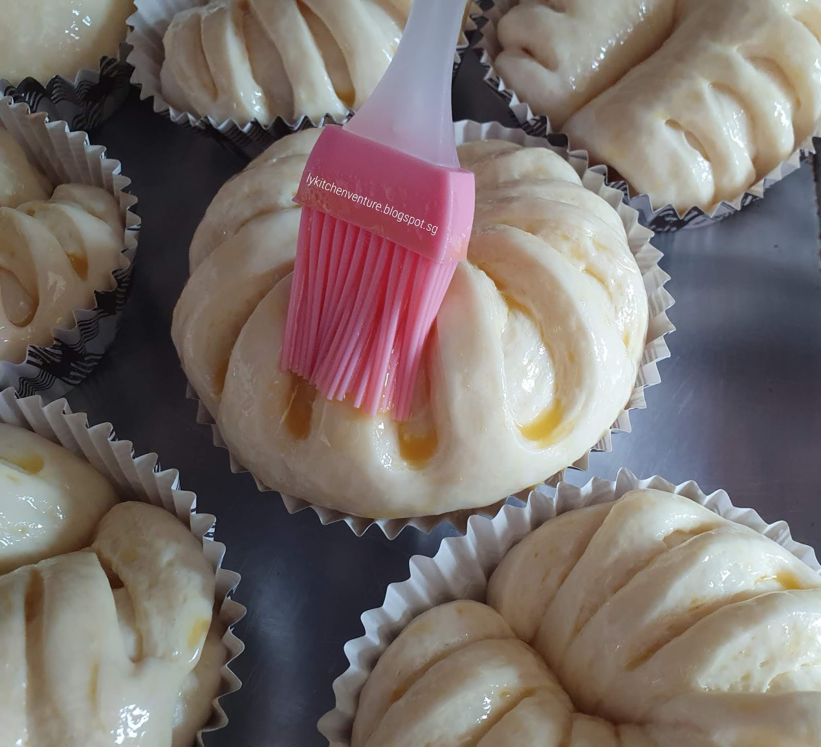 LY's Kitchen Ventures: Tuna Mayo Buns