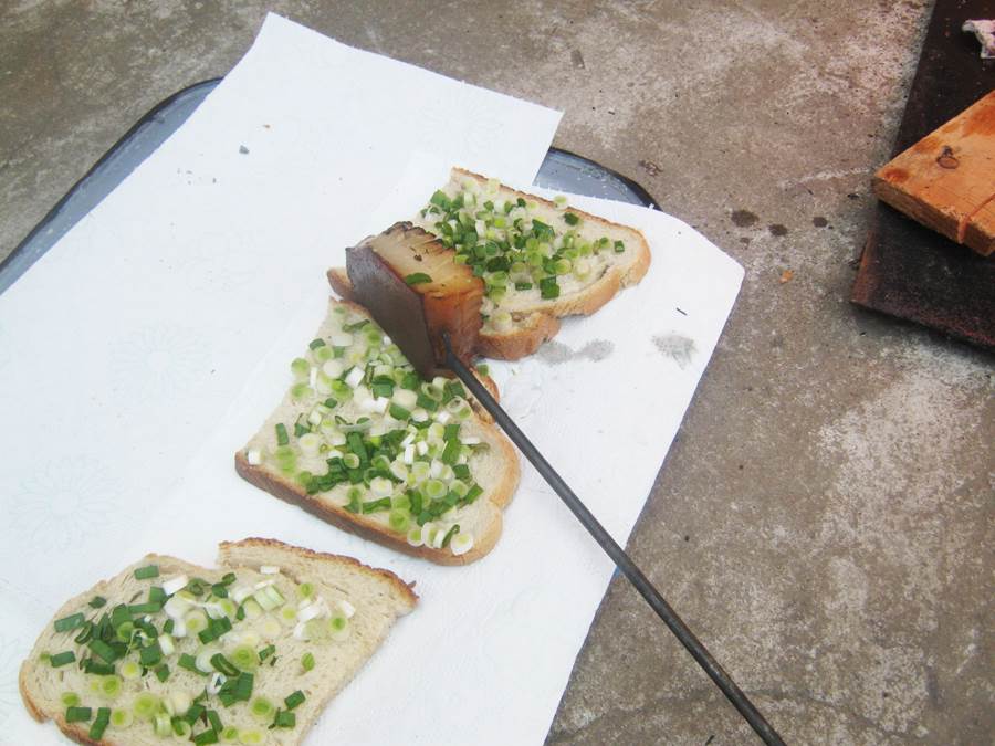 Clisa (slanina) fripta si pita picurata « In Bucatarie La Sidy