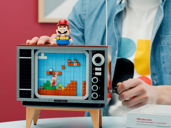 LEGO Super Mario NES Console With a TV That You Can Crank | Tekkaus ...