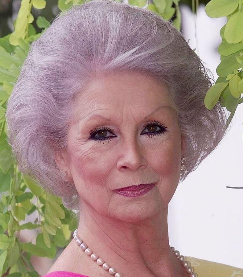 Rhonda's Escape: I love A Success Story - April Ashley