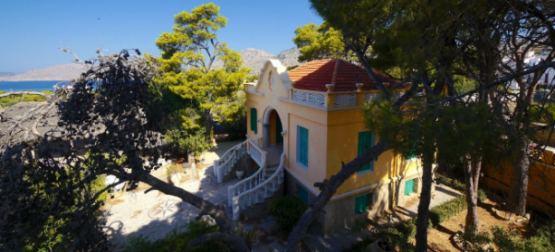 ΠΟΛΥ ΚΙΤΣ ΑΛΛΑ ΘΡΥΛΙΚΗ! ΣΤΟ ΣΦΥΡΙ Η ΥΠΕΡΠΟΛΙΤΕΛΗΣ ΒΙΛΑ ΤΟΥ ΚΙΘΑΡΙΣΤΑ ...