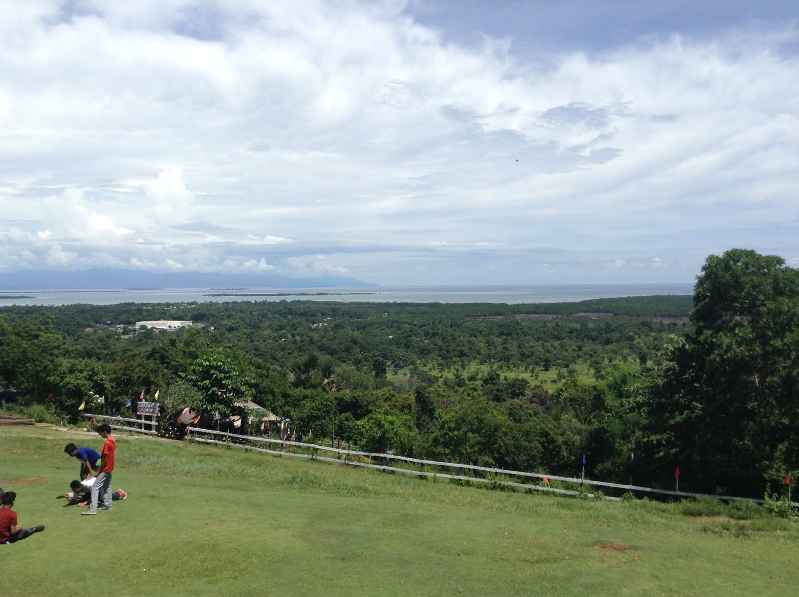 TRAVEL : City Bay, Souvenir Shop and Mitra's Ranch in Puerto Princesa ...