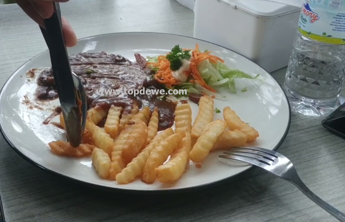 Cimory Riverside,Lihat Hewan Sambil Minum Susu Lalu Makan Di Pinggir ...