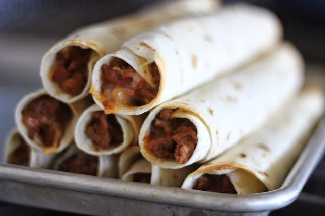 My Sister's Kitchen: Baked Taco Roll Ups
