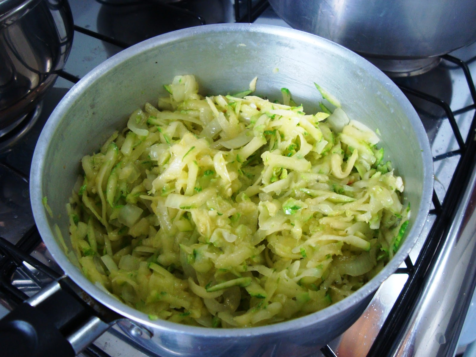 Prepare receitas de maneira fácil: Abobrinha refogada