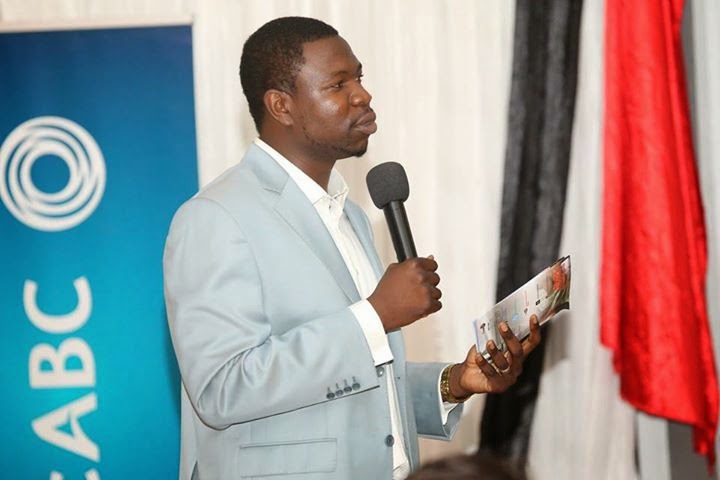 The Servant of God Prophet W. Magaya imparting wisdom to various ...
