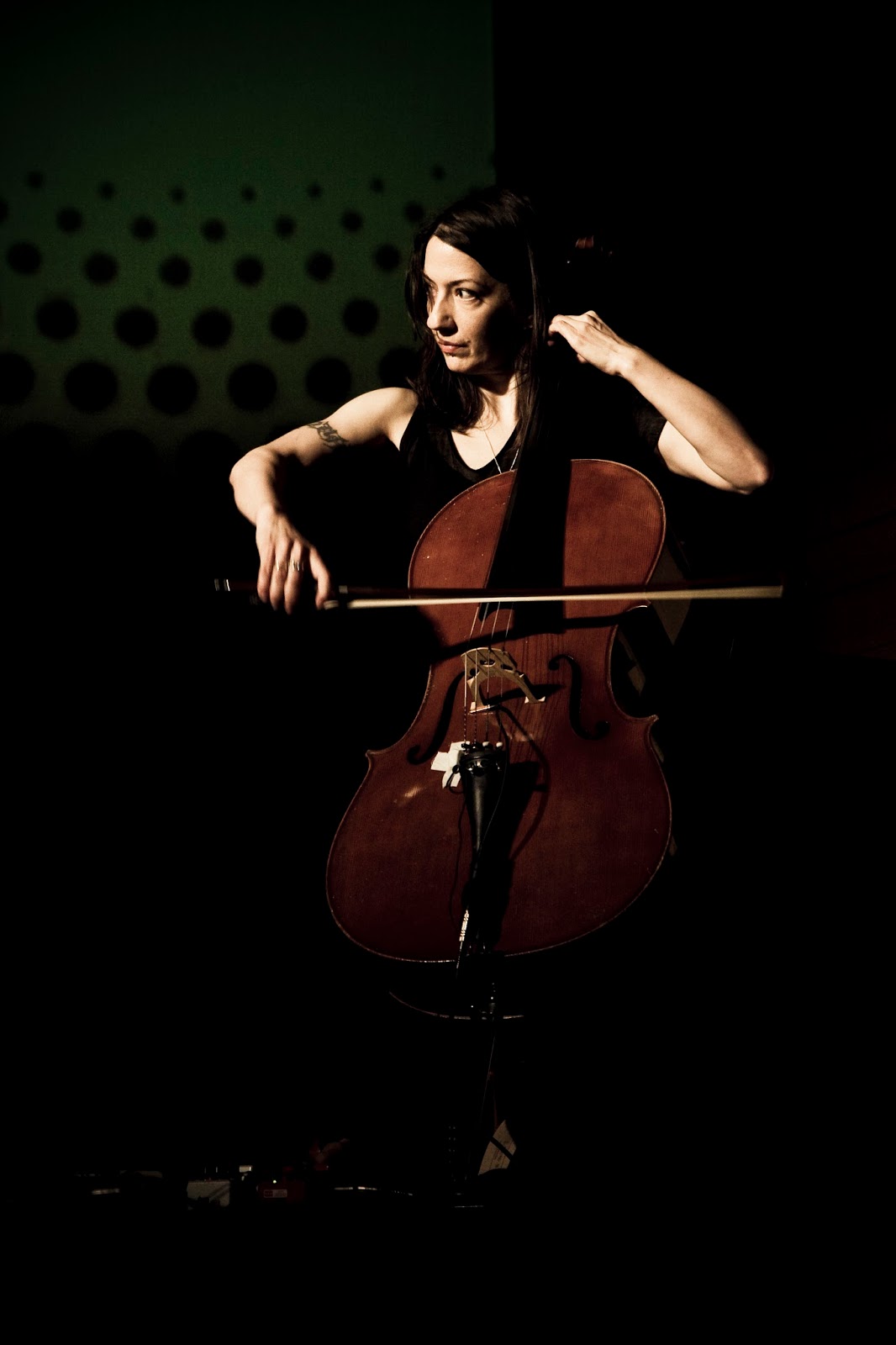 Toscana in Cartellone: Julia Kent in concerto a San Gimignano (Siena)