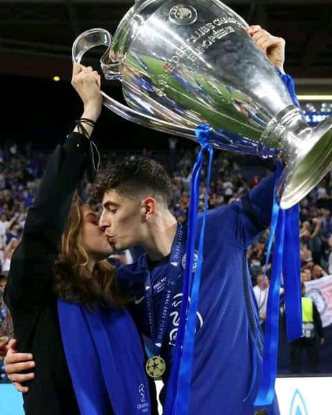 How Footballers & Sports Stars celebrate the Kissing Day.? - SportsHistori