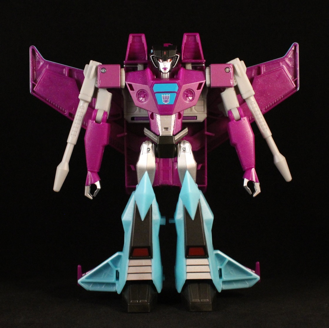 She's Fantastic: Transformers Ultra Class - SLIPSTREAM!