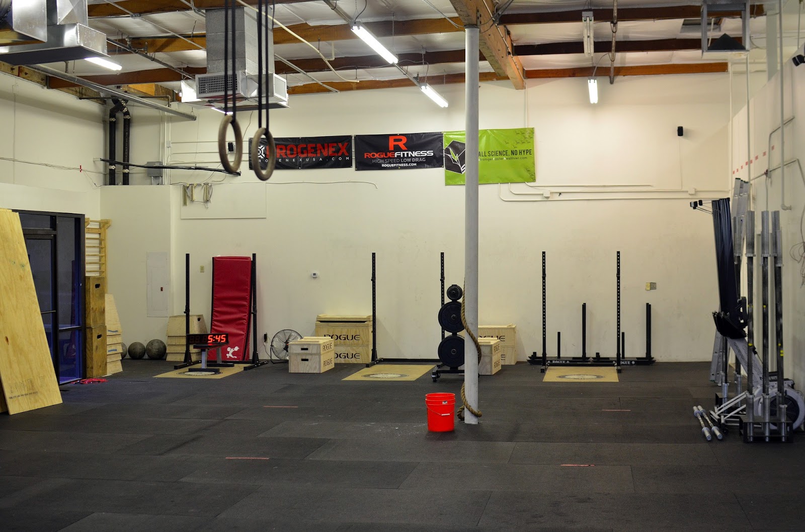 Jes' CrossFit Blog: Free Range CrossFit