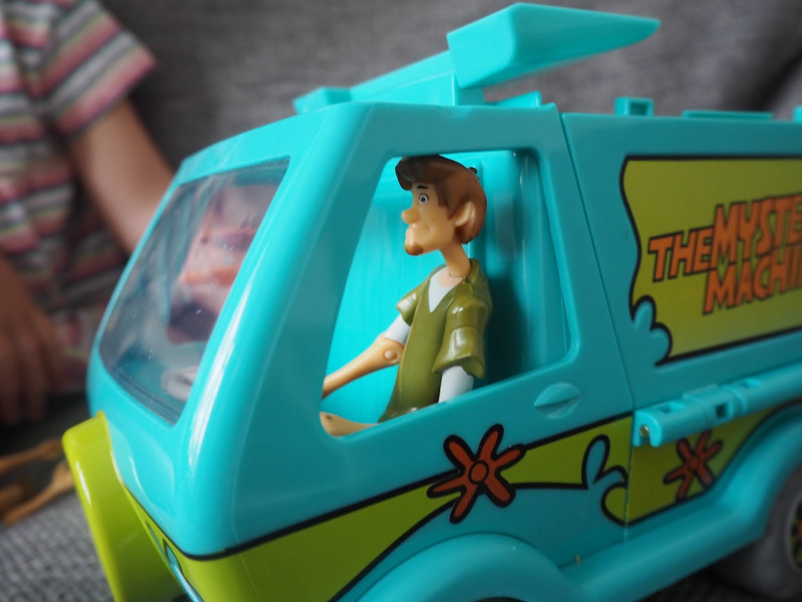 Chic Geek Diary: SCOOB! Action Figures & Mystery Machine - Review