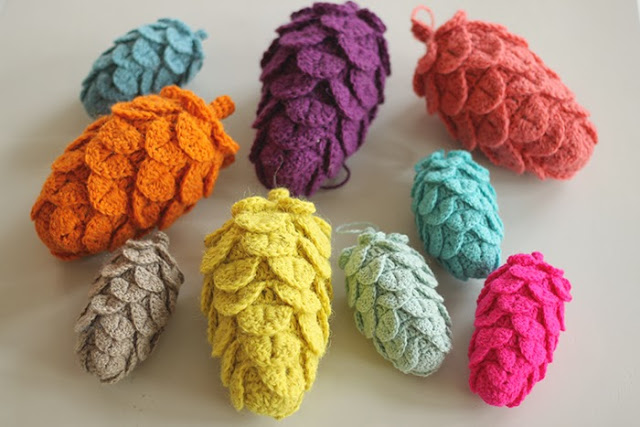 Crochet Pine Cones (make your own, free pattern!)