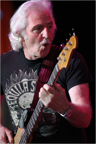 Interviewing The Legends: LEO LYONS LEGENDARY BASSIST WITH TEN YEARS ...