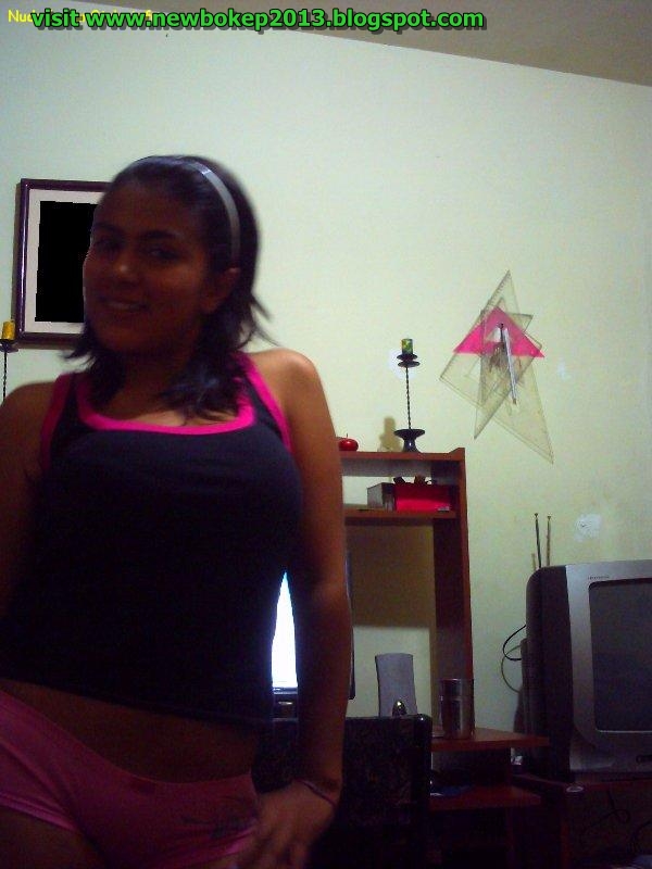 New Bokep: montok depan TV part 2