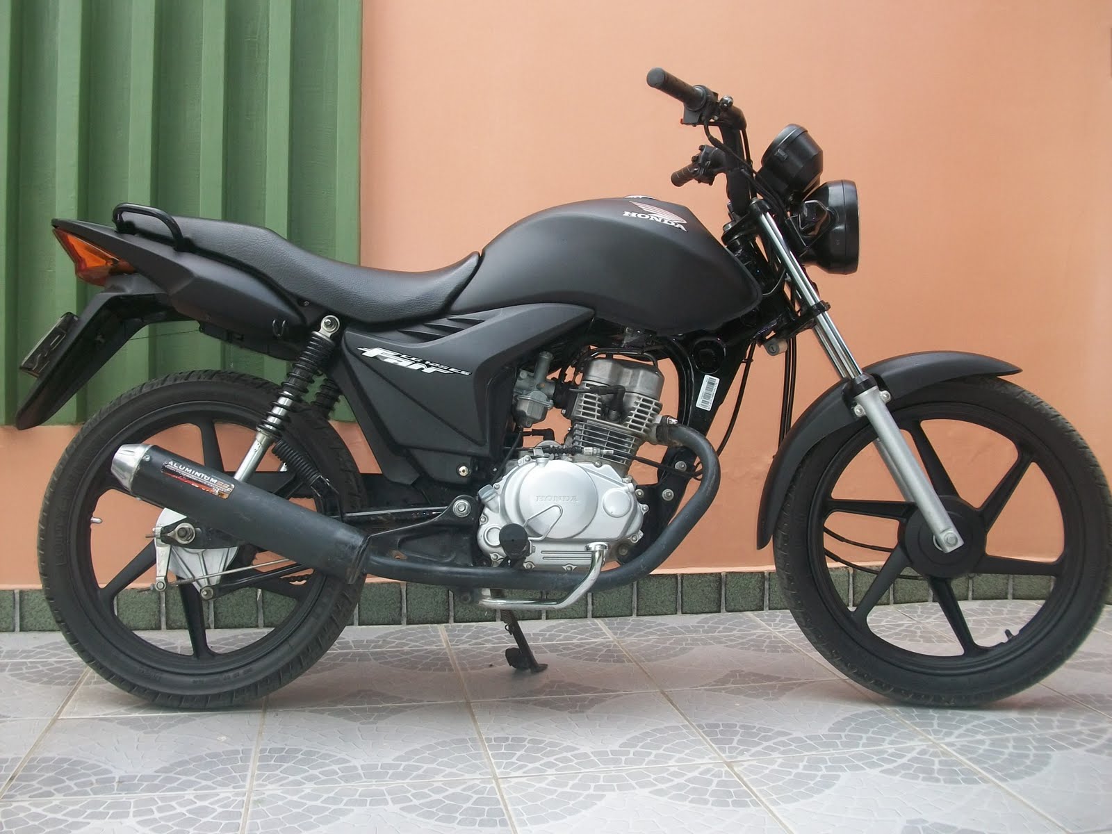 CLUB DA FAN: FAN 150 PRETA