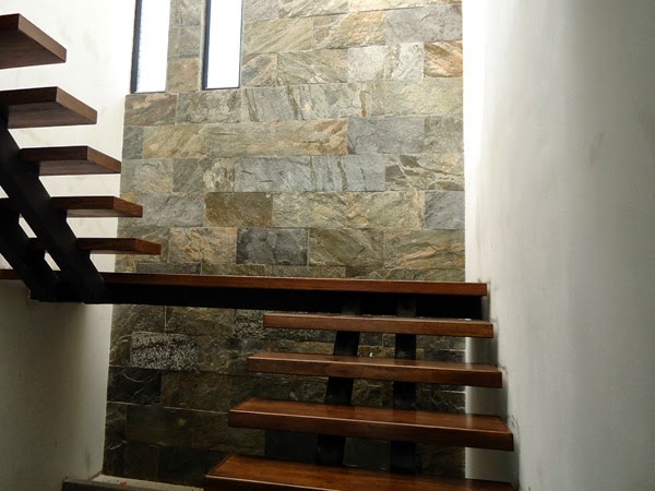 Grada y fachada externa en chonta ~ EL MODELO