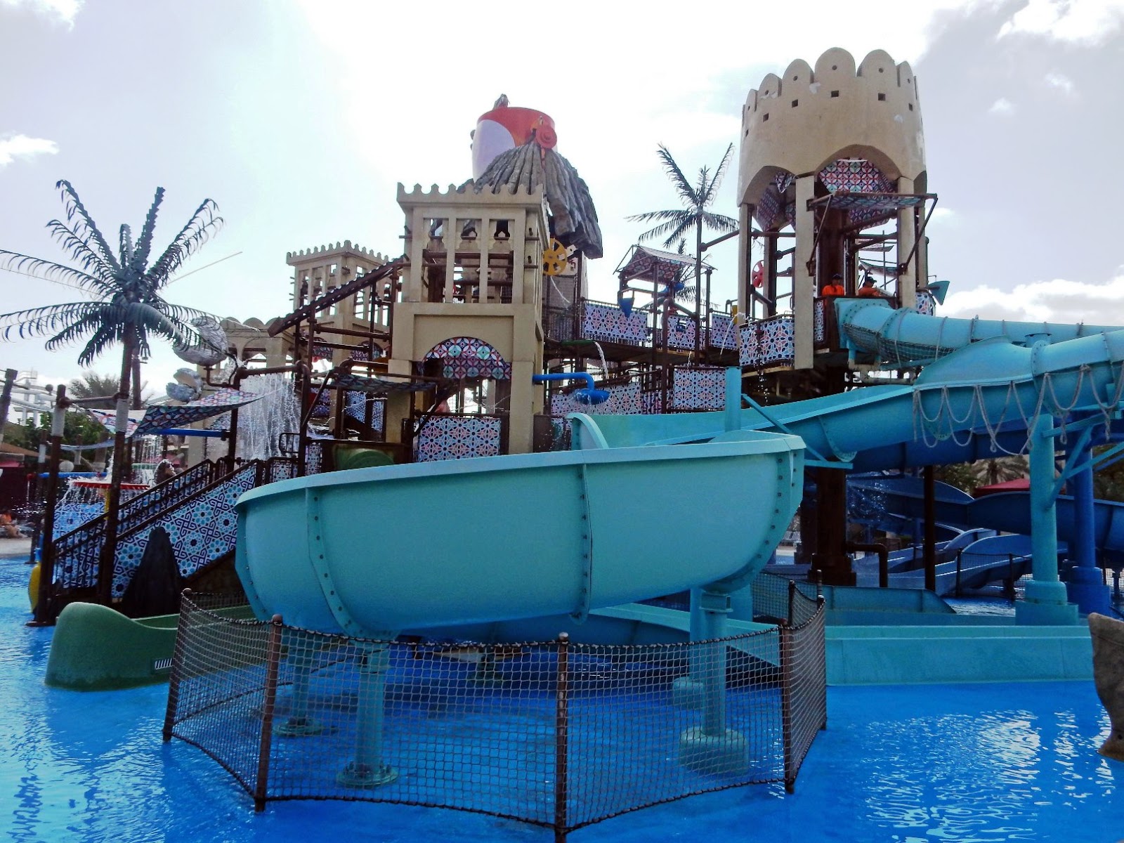 the viewing deck: Yas Waterworld Splash Adventure