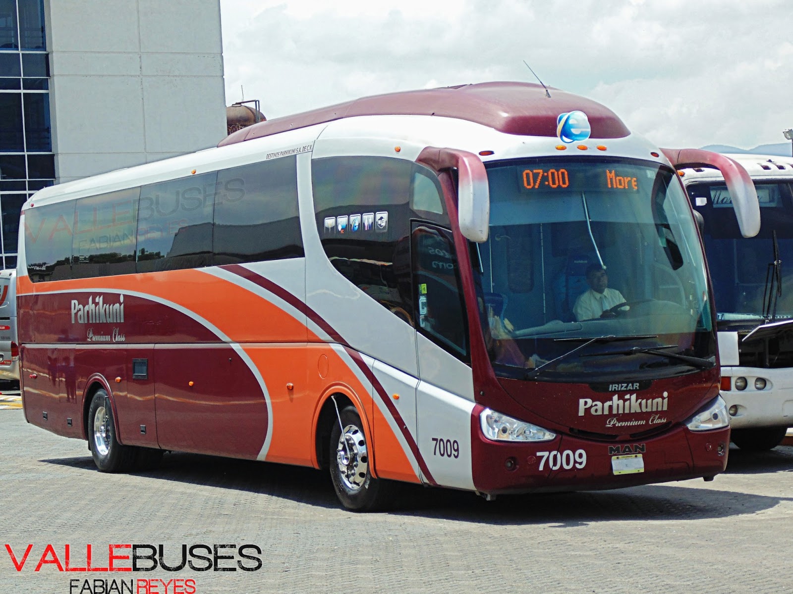 Vallebuses: 01387 - Parhíkuni Premium Class